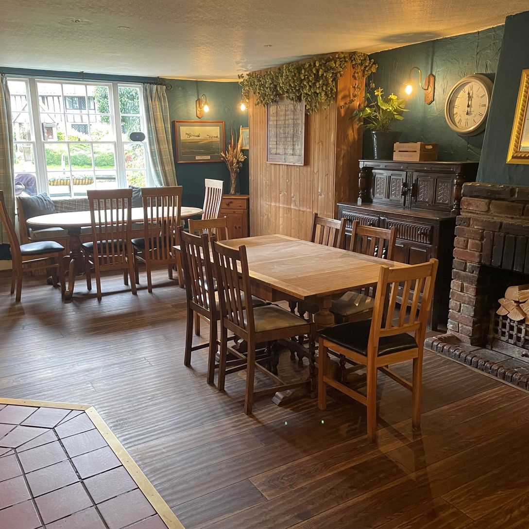 A Warm and Welcoming Pub in Denton | The Jackdaw